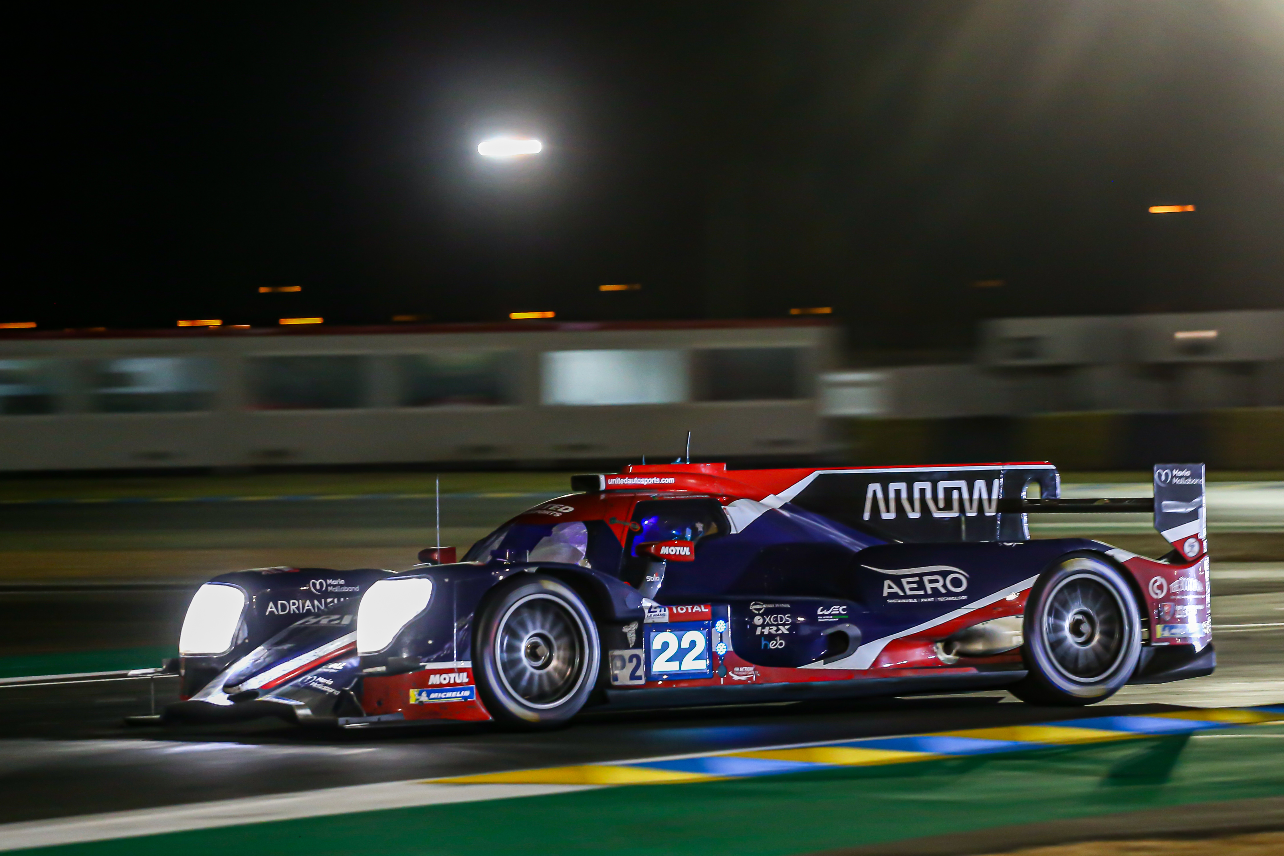 The United Autosports team's ORECA 07 in the lead in the early morning ...